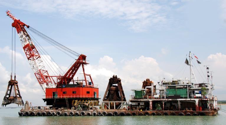 50m Grab Dredger 1996 Singapore - Dredge Depth 70m - Lift 200 tons